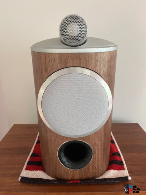 Bowers & Wilkins 805d4 speakers