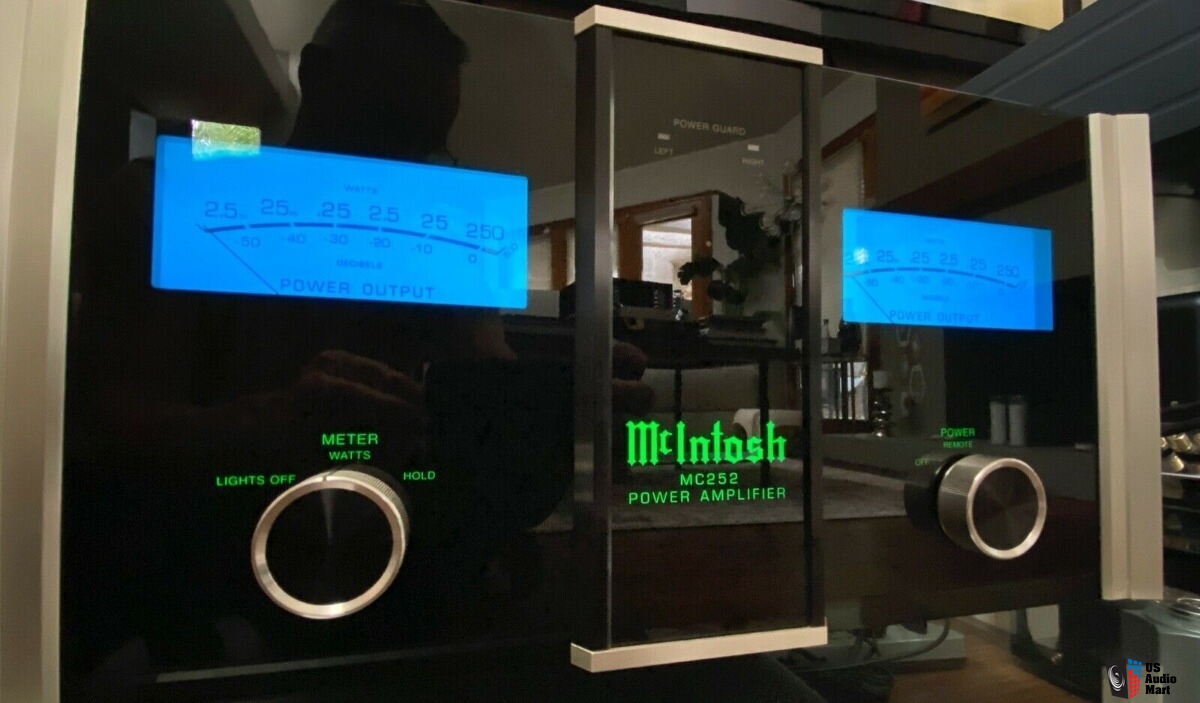 Mcintosh MC252 Power Amp, Smallest footprint for tight spaces Photo ...