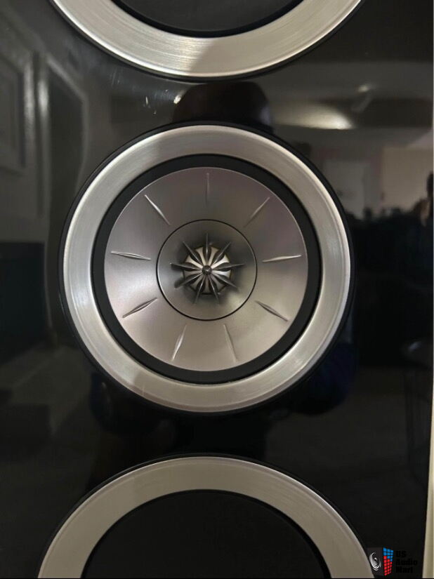 KEF R700