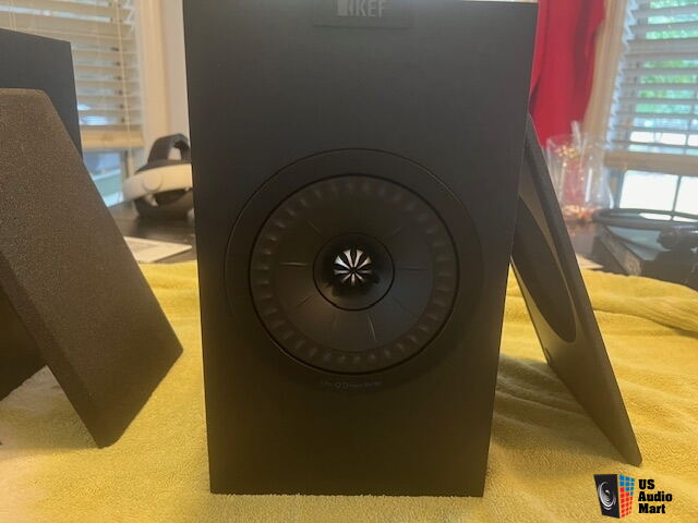 Kef Q150 Black with Grills