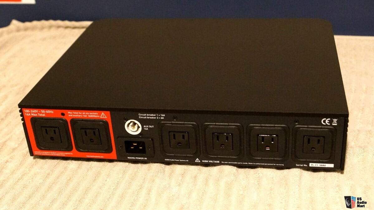 IsoTek V5 Aquarius Power Conditioner Photo #5258676 - US Audio Mart