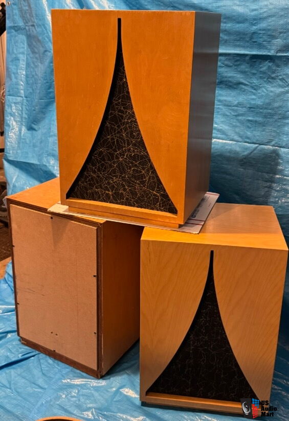 Attention all speaker builders and tweakers! Huge lot of speaker ...