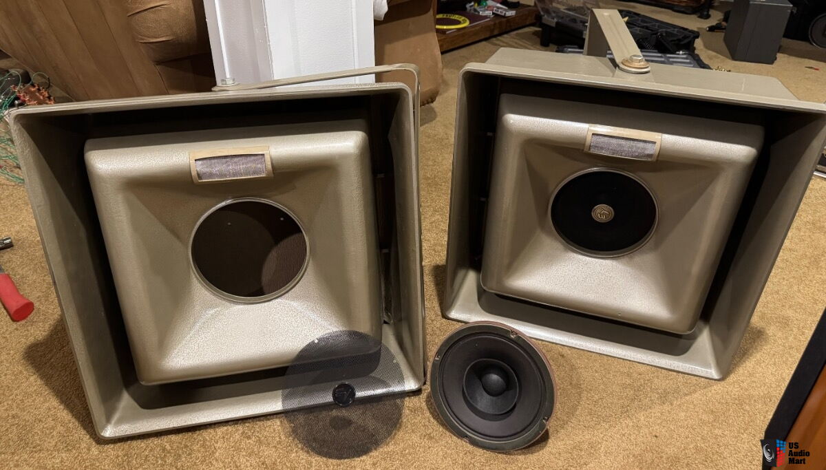 Attention all speaker builders and tweakers! Huge lot of speaker ...