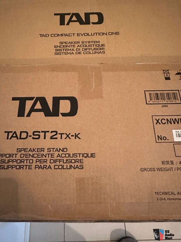 TAD CE1TX Compact Evolution One speakers and factory stands. Piano ...