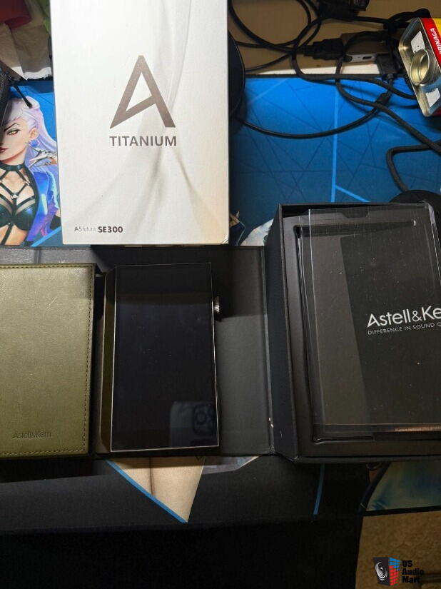 Astell & Kern SE300 Titanium with leather case Photo #5321485 - US ...