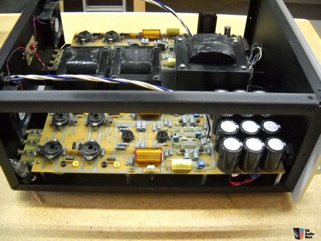 AUDIO RESEARCH REF-110 Tube Power Amplifier....Silver...3500.00 Photo ...