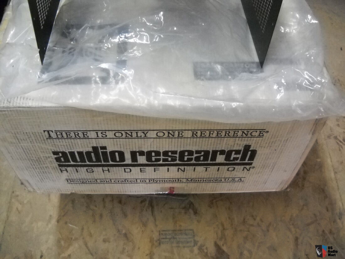 AUDIO RESEARCH REF-110 Tube Power Amplifier....Silver...3500.00 Photo ...