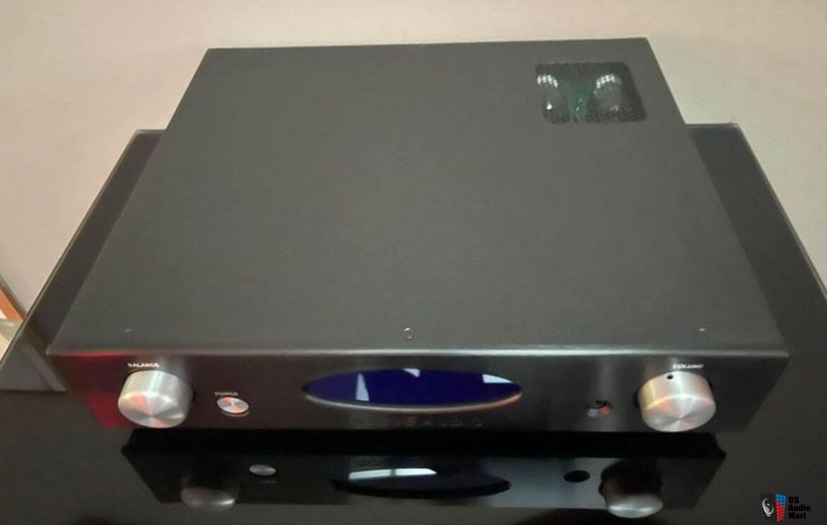 Rogue Audio RP-1 Preamplifier with upgraded RCA cleartop tubes
