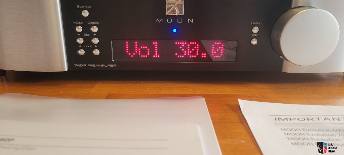 Simaudio Moon 740P preamplifier two-tone still warranty Photo #5343407 ...
