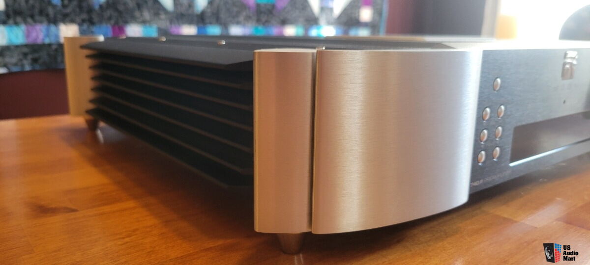 Simaudio Moon 740P preamplifier two-tone still warranty Photo #5343405 ...