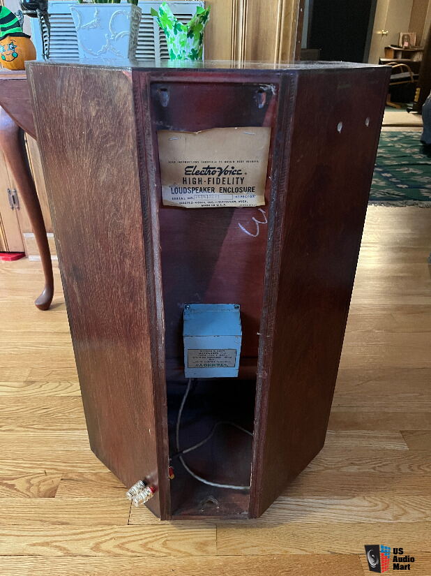 Tannoy Monitor Red. Pair in EV cabinet. Original crossovers Photo ...
