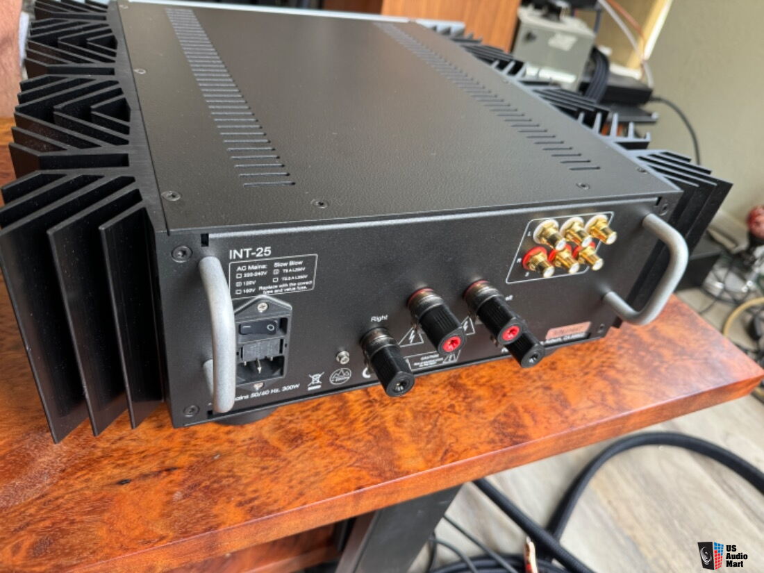 Pass Labs INT-25 Integrated Amplifier Photo #5349625 - UK Audio Mart