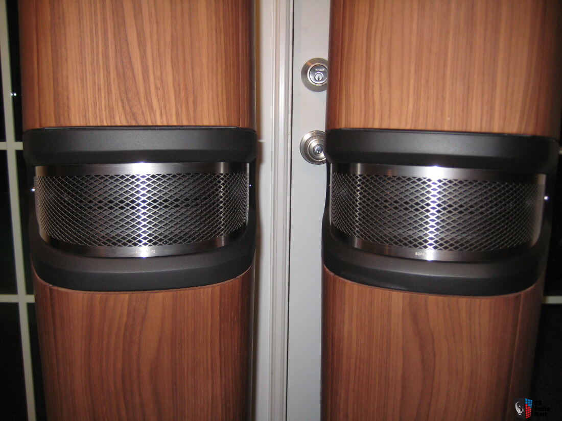 Focal Sopra No2 in Dogato satin Walnut Veneer with Boxes Photo #5360210 ...