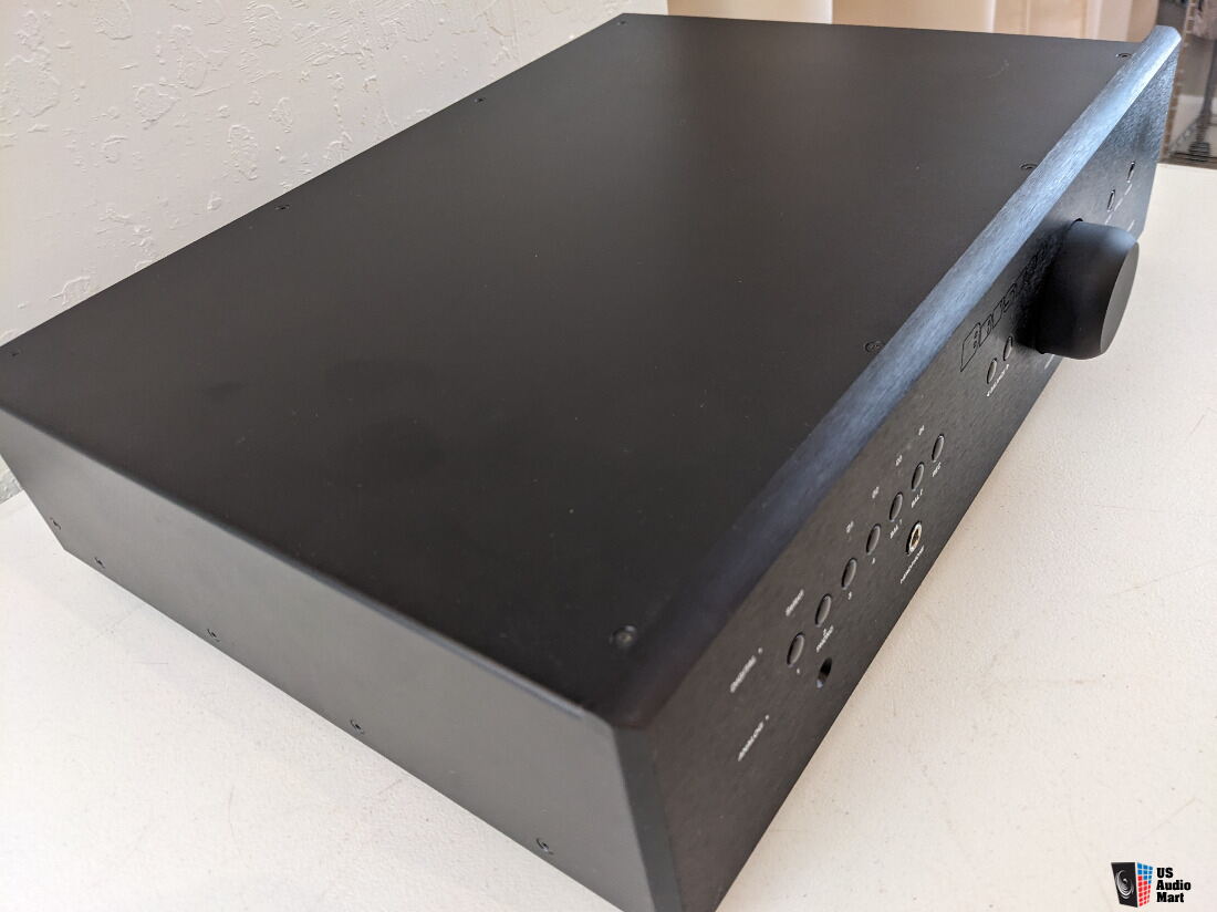 Bryston BP-17 Cubed Black, 17" Faceplate, 7 Inputs, No Phono Stage or ...