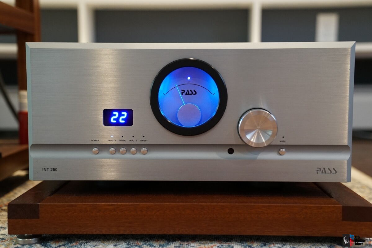 Pass Labs INT-250 Integrated Amplifier