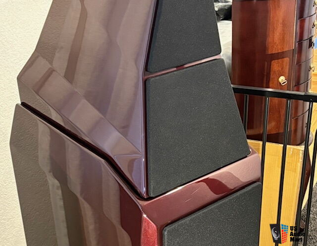 Wilson Audio Sasha 2 in Cranberry Pearl