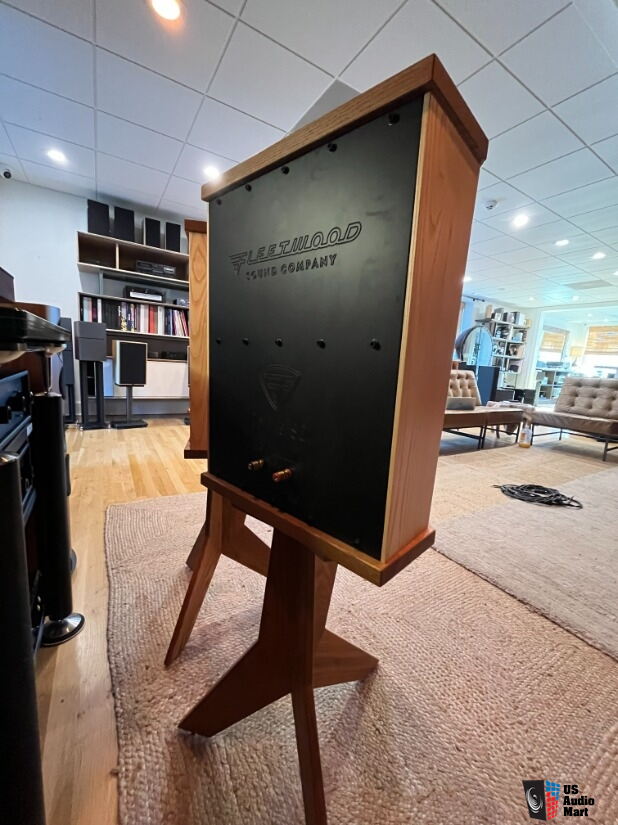 Fleetwood Deville SQ torrefied light ash with Stand A Photo #5382118 ...
