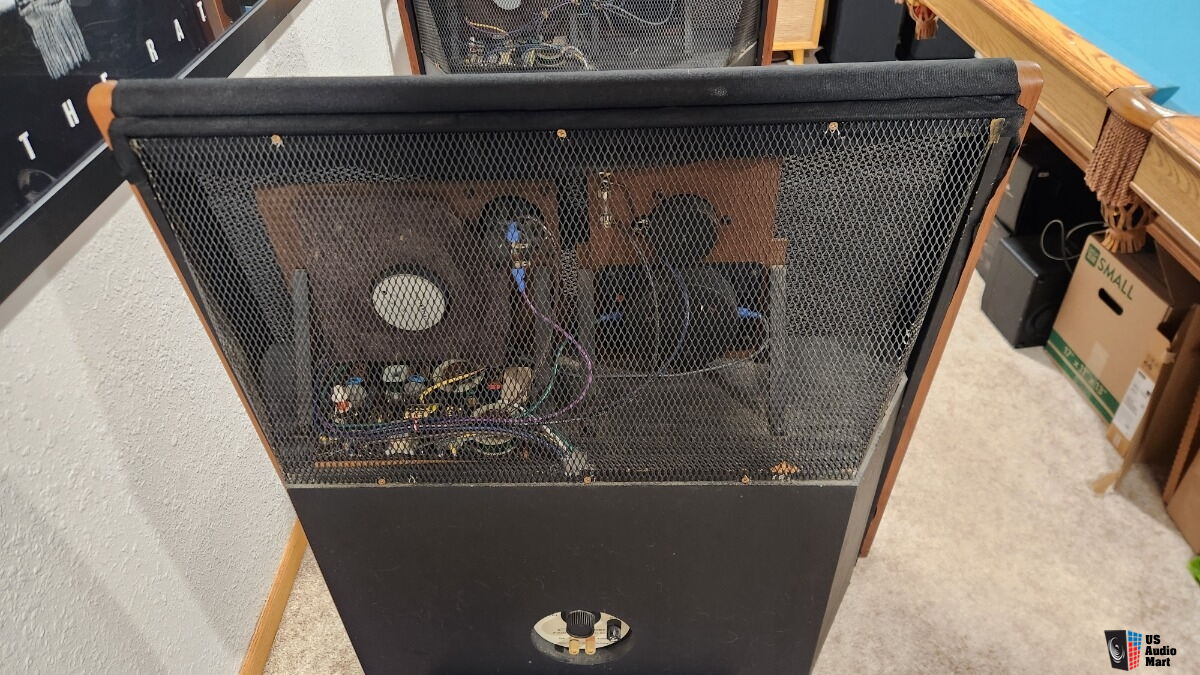Dahlquist DQ-10 Speakers, Updated Regnar caps, Custom Walnut Stands ...