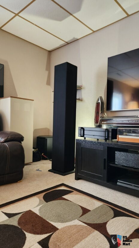 Apogee Centaurus Column Speakers