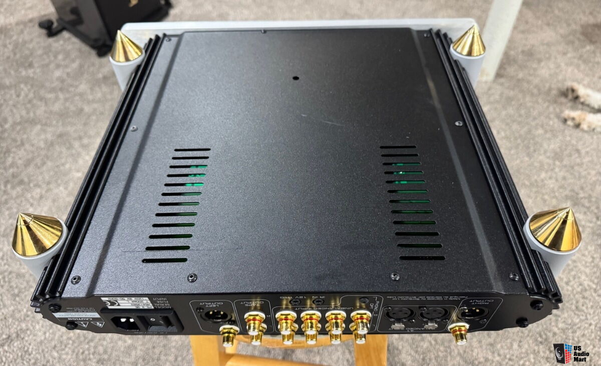 Simaudio Sim Audio Moon P5.3SE Preamplifier in Silver with Remote ...