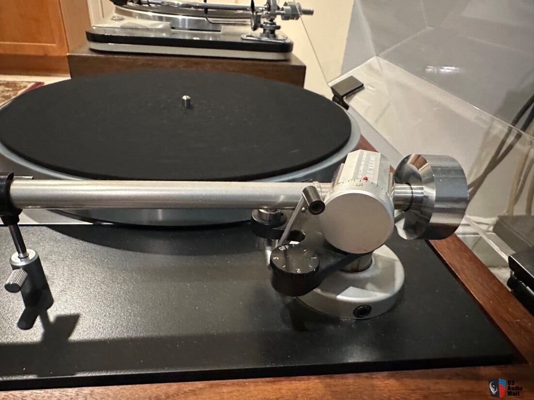 Linn LP12 Valhalla Power supply with an Ittok LV II tonearm with Linn ...