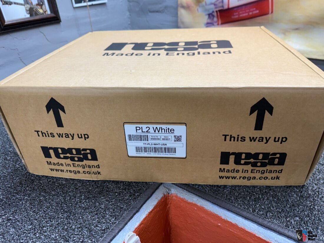 Rega P2 Planar 2 in White. Excellent Photo #5417993 - US Audio Mart