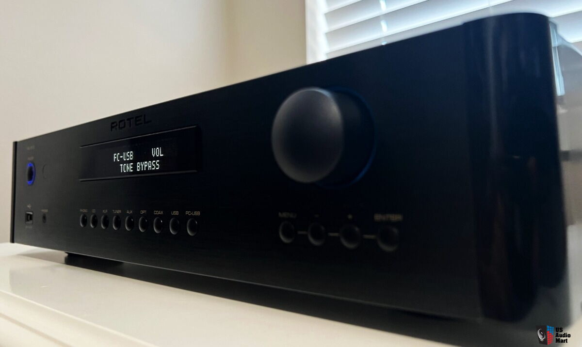 Rotel RC-1570 Balanced Preamplifier Photo #5427187 - US Audio Mart