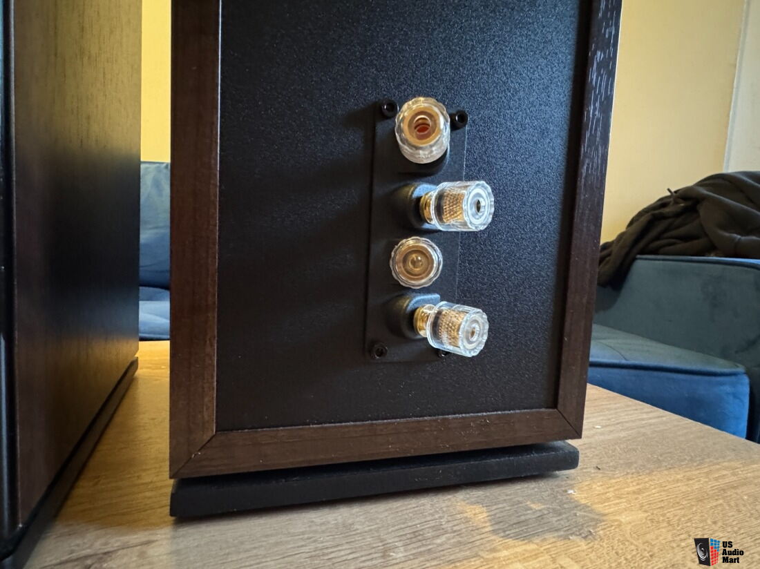 Wharfedale Diamond 220 Bookshelf Speakers Photo #5435840 - US Audio Mart