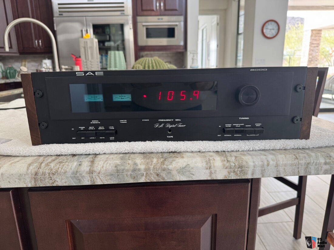 SAE 8000 Black Rack FM Tuner with rare walnut wood sides and top Photo ...