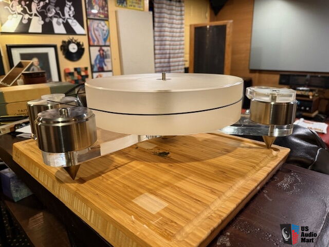 Clearaudio Master Solution Turntable with the 80mm platter Photo ...