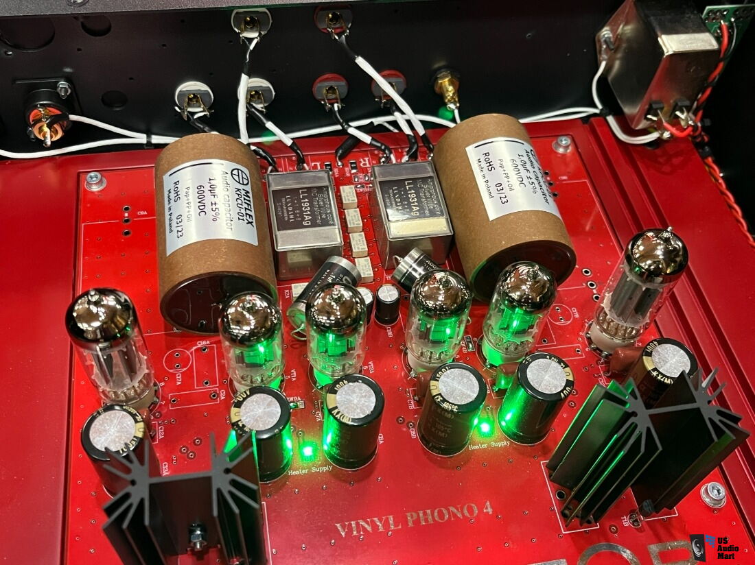 LampizatOr Vinyl Phono VP4 Silver Moving Coil / Magnet Phono Stage ...