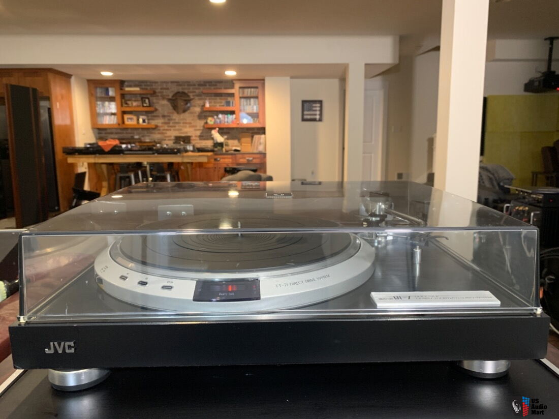 A beautiful JVC QL-7 turntable in excellent condition and very clean ...