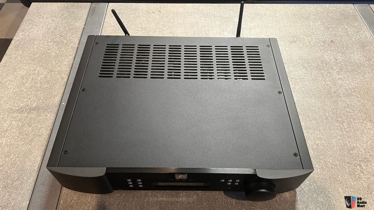 Simaudio Moon 390 Preamplifier/Streamer Photo #5474194 - US Audio Mart