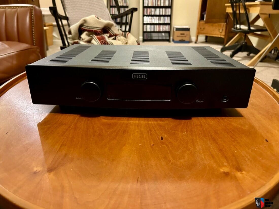 Hegel H95 Integrated Amplifier with upgraded remote and power cord ...