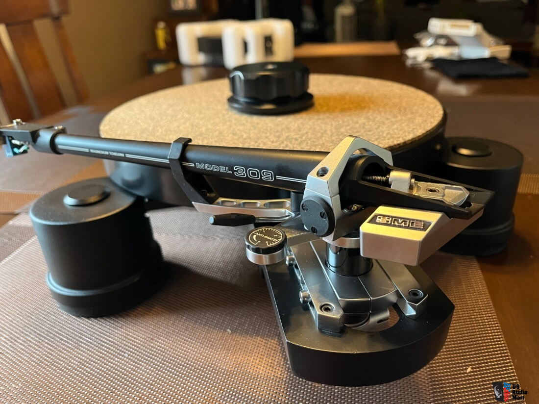 AVID Diva II SP with SME 309 Tonearm & -Zephyr MK III Cartridge Photo ...