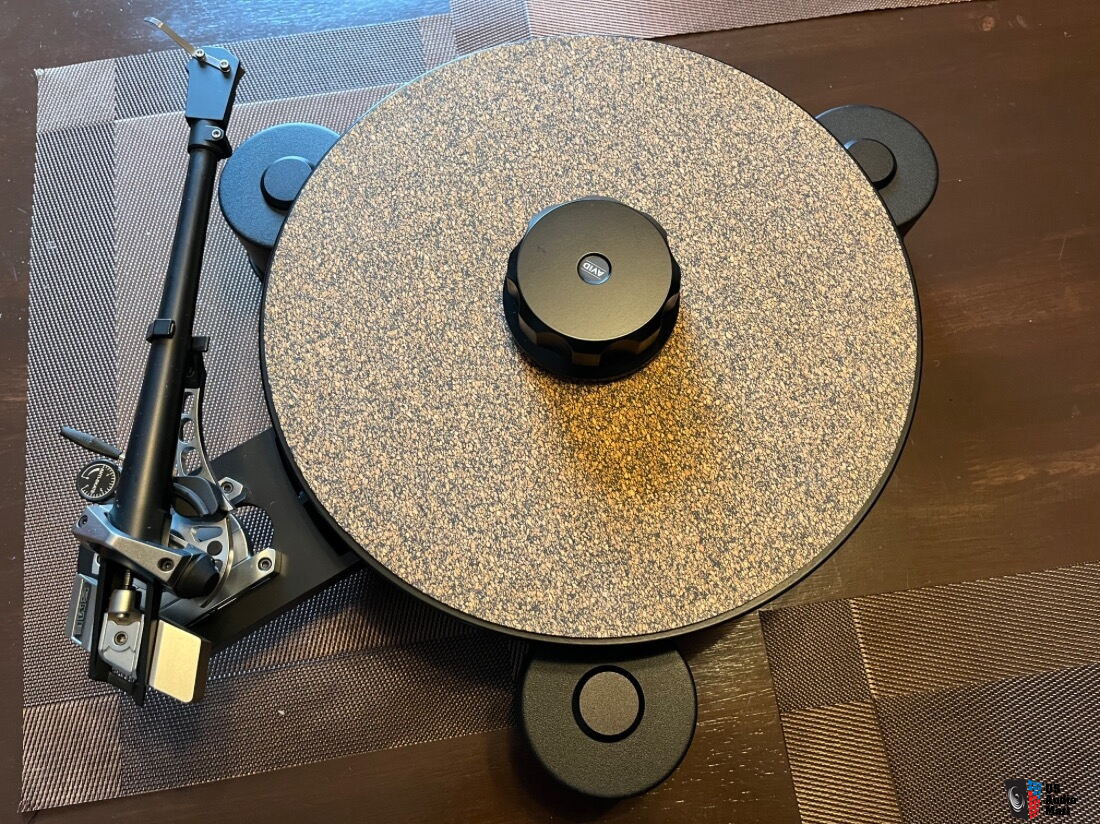 AVID Diva II SP with SME 309 Tonearm & -Zephyr MK III Cartridge Photo ...