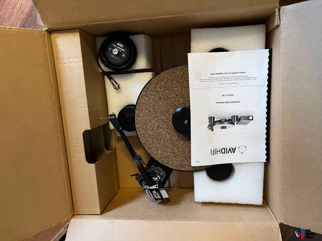 AVID Diva II SP with SME 309 Tonearm & -Zephyr MK III Cartridge Photo ...