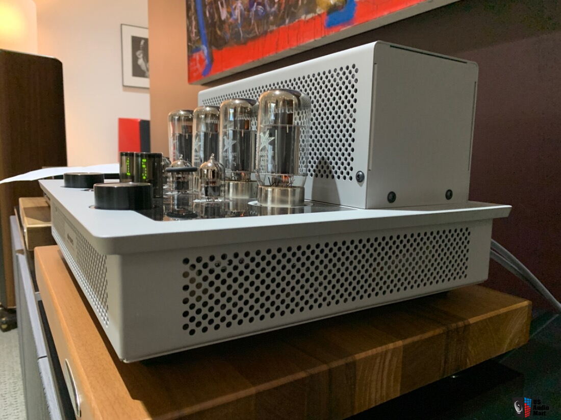 Audio Research I50 with phono, low hour demo in virtually new condition ...