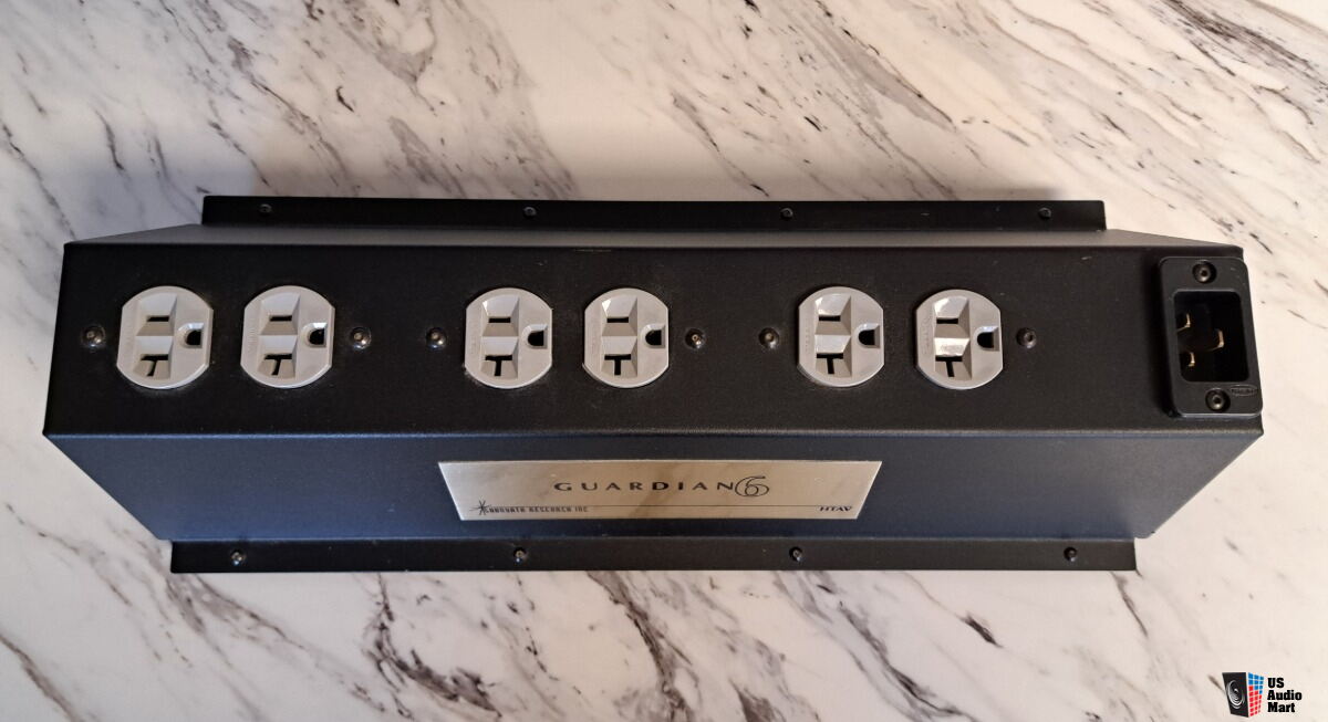 Shunyata Guardian 6 power distributor with Copperhead cable Photo ...