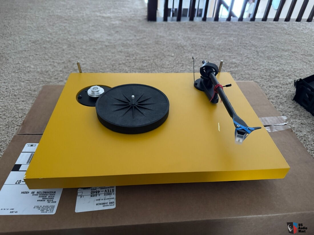 Pro-Ject Debut Carbon EVO Turntable - Satin yellow Photo #5521189 - US ...