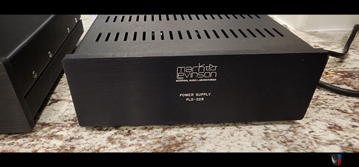 Mark Levinson No 28 preamp, with rca jacks, no phono, external power ...