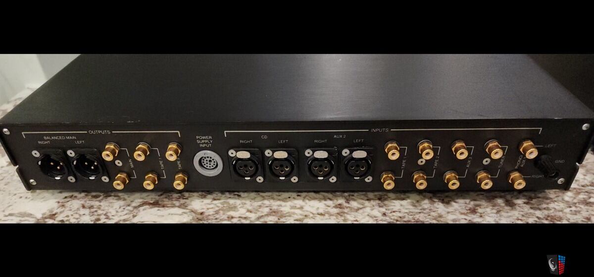 Mark Levinson No 28 preamp, with rca jacks, no phono, external power ...
