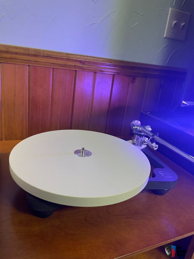 Rega Planar 10 (P10) with PSU - No Cartridge - EXCELLENT! Photo ...