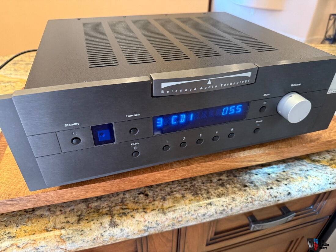 Balanced Audio Technology (BAT) VK-40 Solid State Preamplifier Photo ...