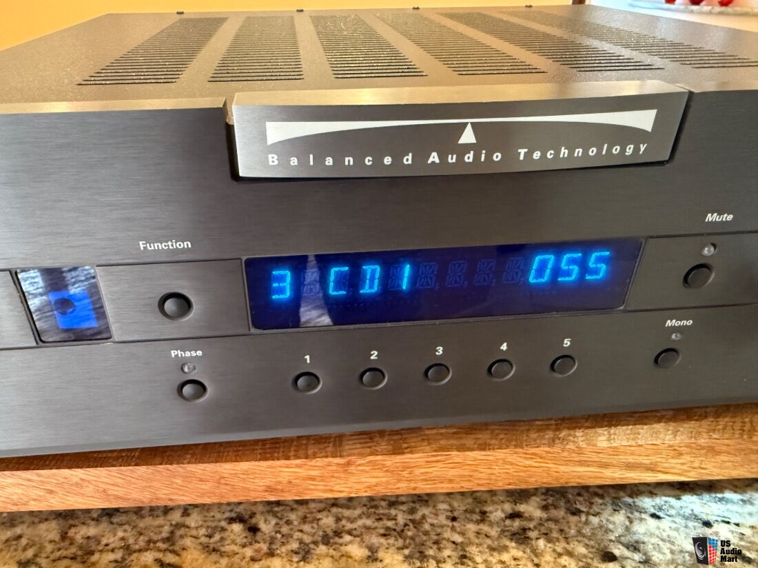 Balanced Audio Technology (BAT) VK-40 Solid State Preamplifier Photo ...