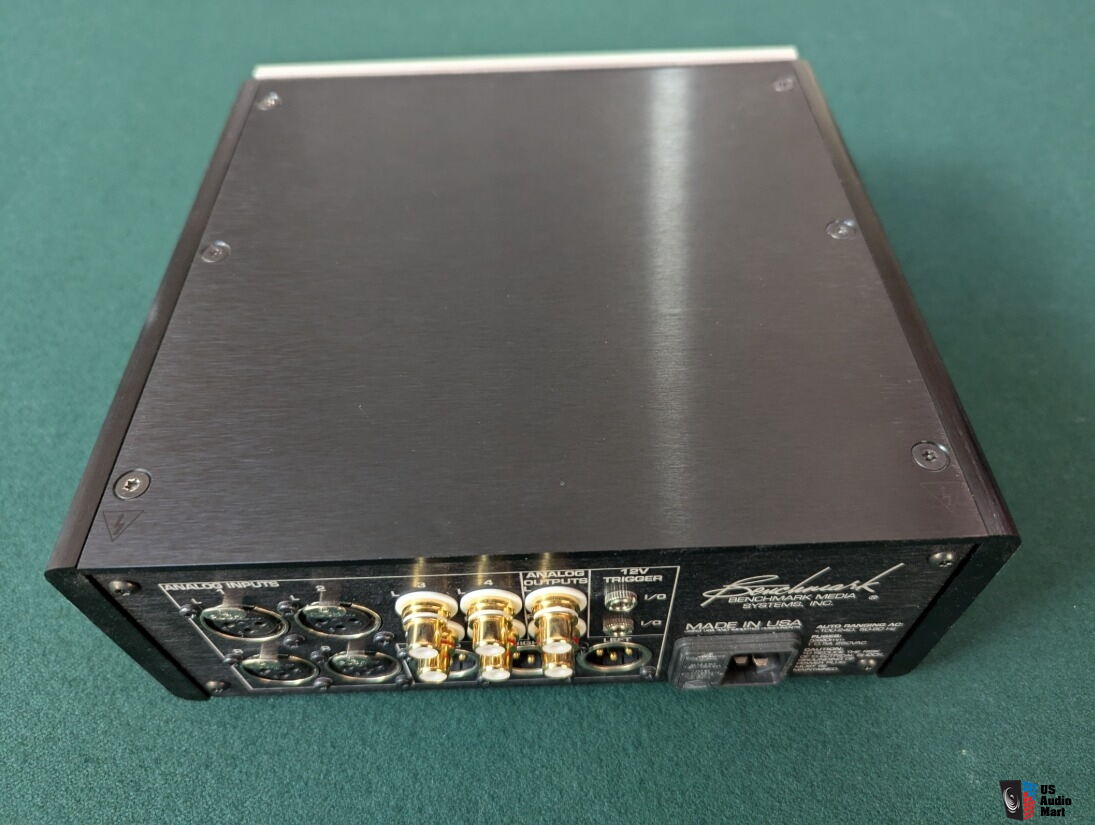 Benchmark LA4 Line Amplifier Pre-Amplifier Silver with Remote Photo ...