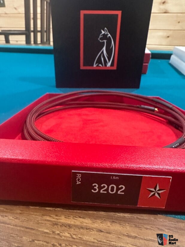 Black Cat Cable 3202 1.5 meter RCA Interconnect Photo #5570810 - US ...