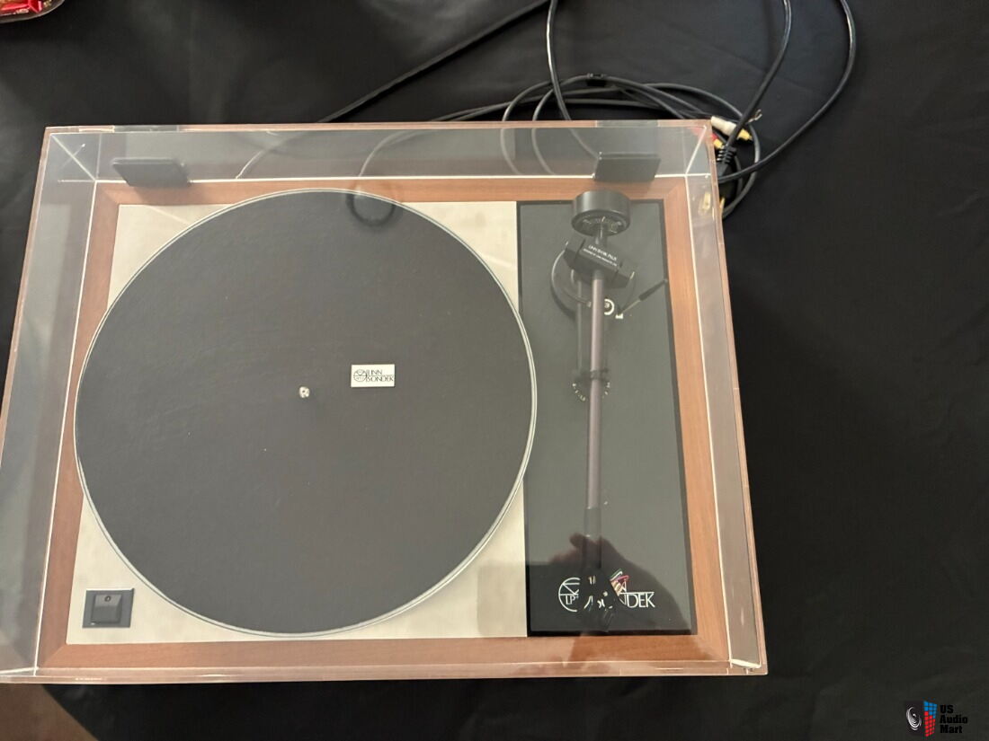 Linn Sondek LP12 turntable with Basik Plus tonearm and Valhalla Power ...