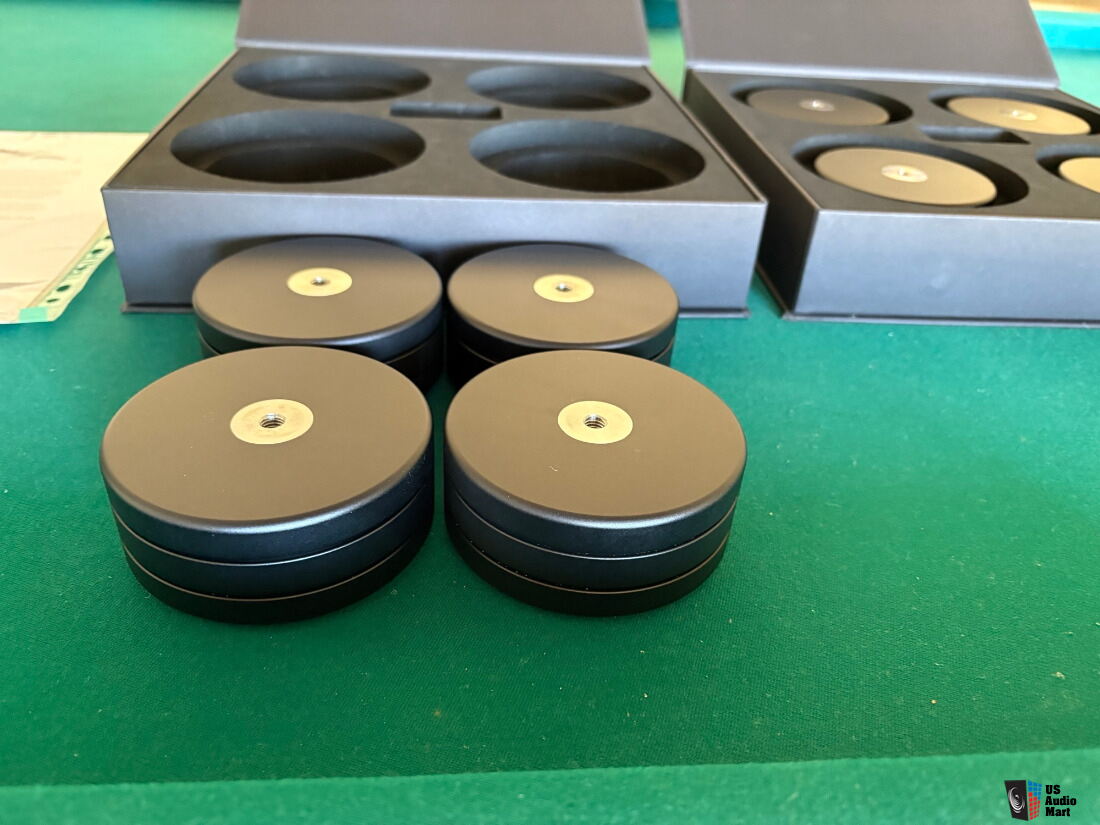 Stack AUVA 100 Speaker Isolator Photo #5588261 - UK Audio Mart