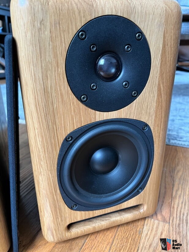 Gorgeous Xavian Perla Esclusiva in Light Oak Photo #5611643 - US Audio Mart